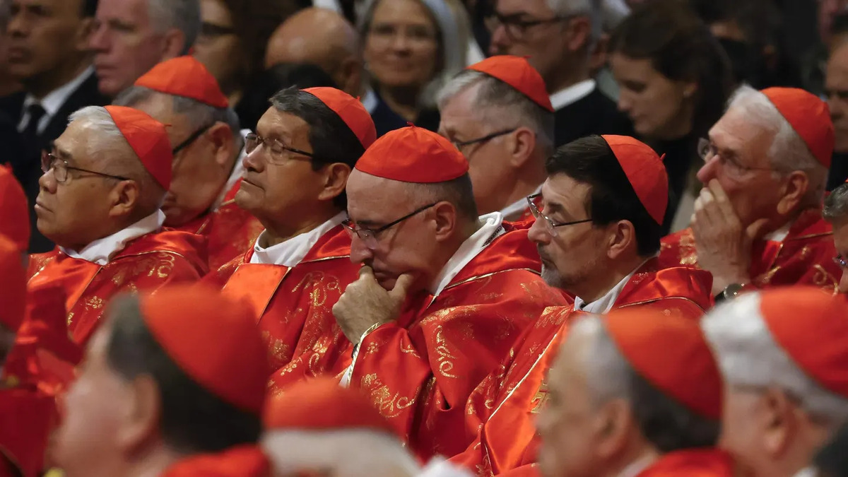 Pope Francis: 133 Cardinals meet for the historical conclave to choose ...